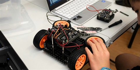 Race Bot: Coding and robotics challenge (11-13 years) - Willoughby Living